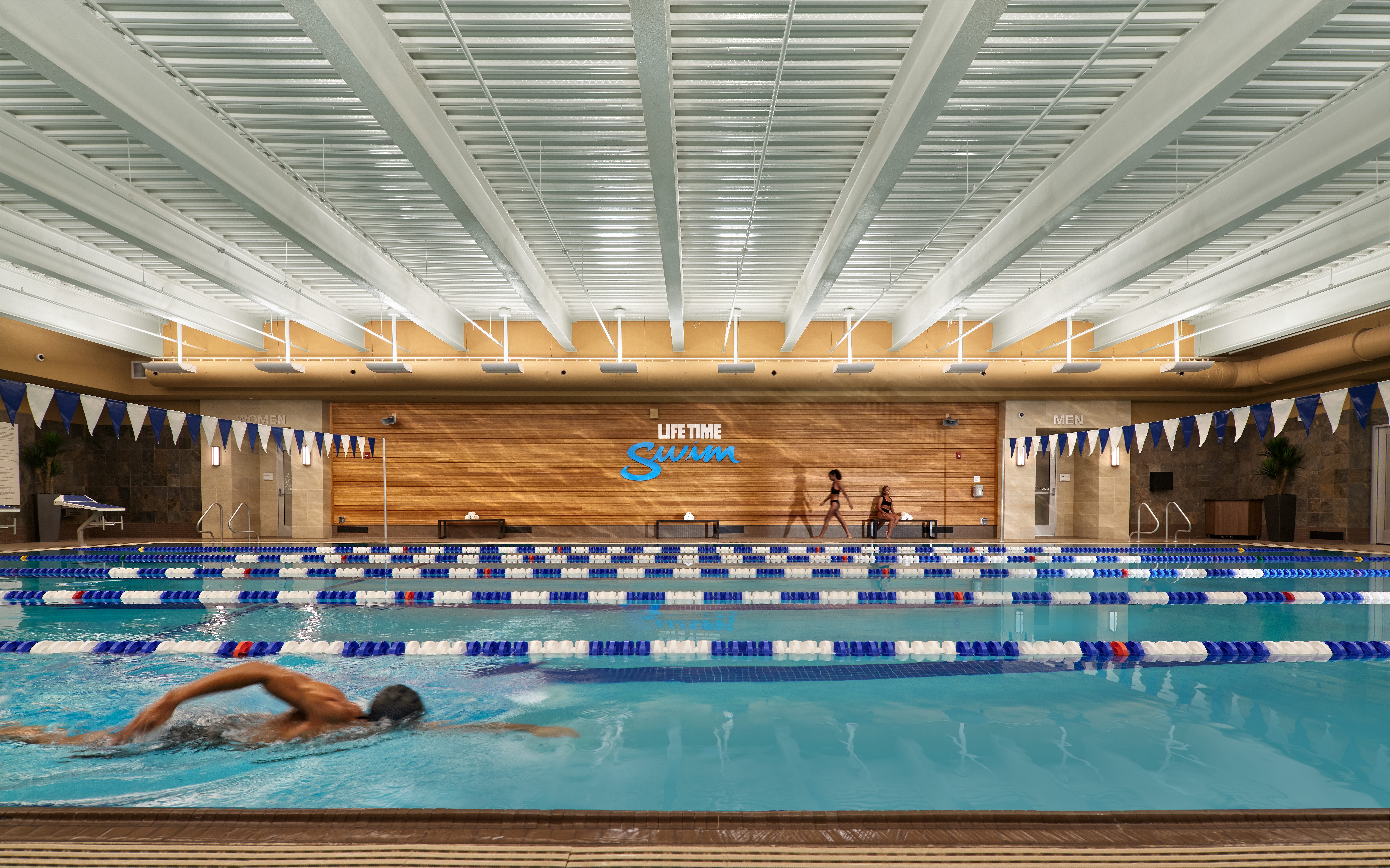 Pools at River North at One Chicago | Life Time