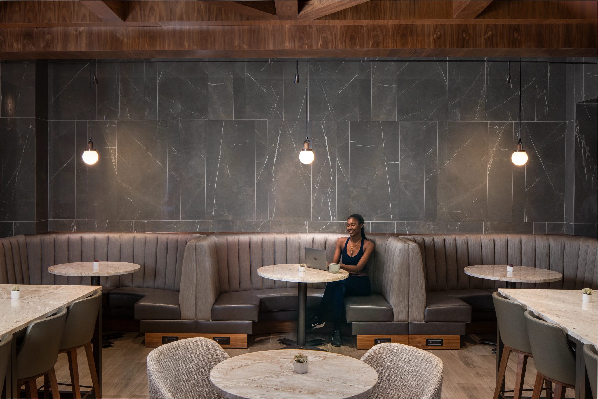 Luxury Amenities at Oakbrook | Life Time